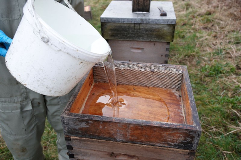Feeders; the different types and their uses – Meridian Beekeepers ...